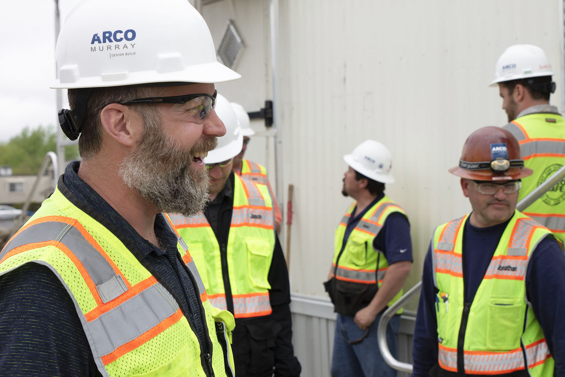 Should I Hire a Local or National GC? Assessing the Pros and Cons ...